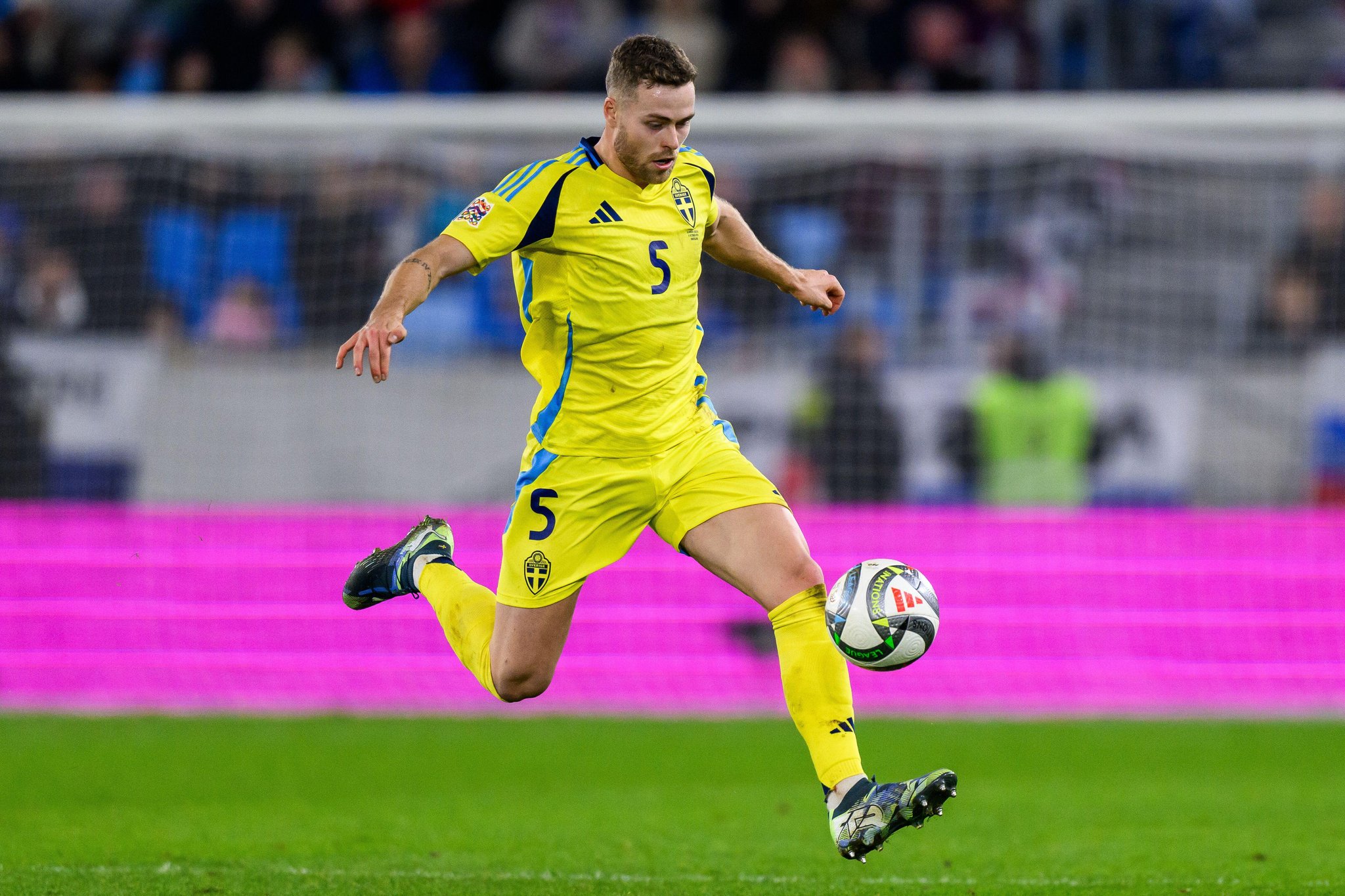 EFL Clubs and the Crucial Signing Dilemma - transfer-site.co.uk